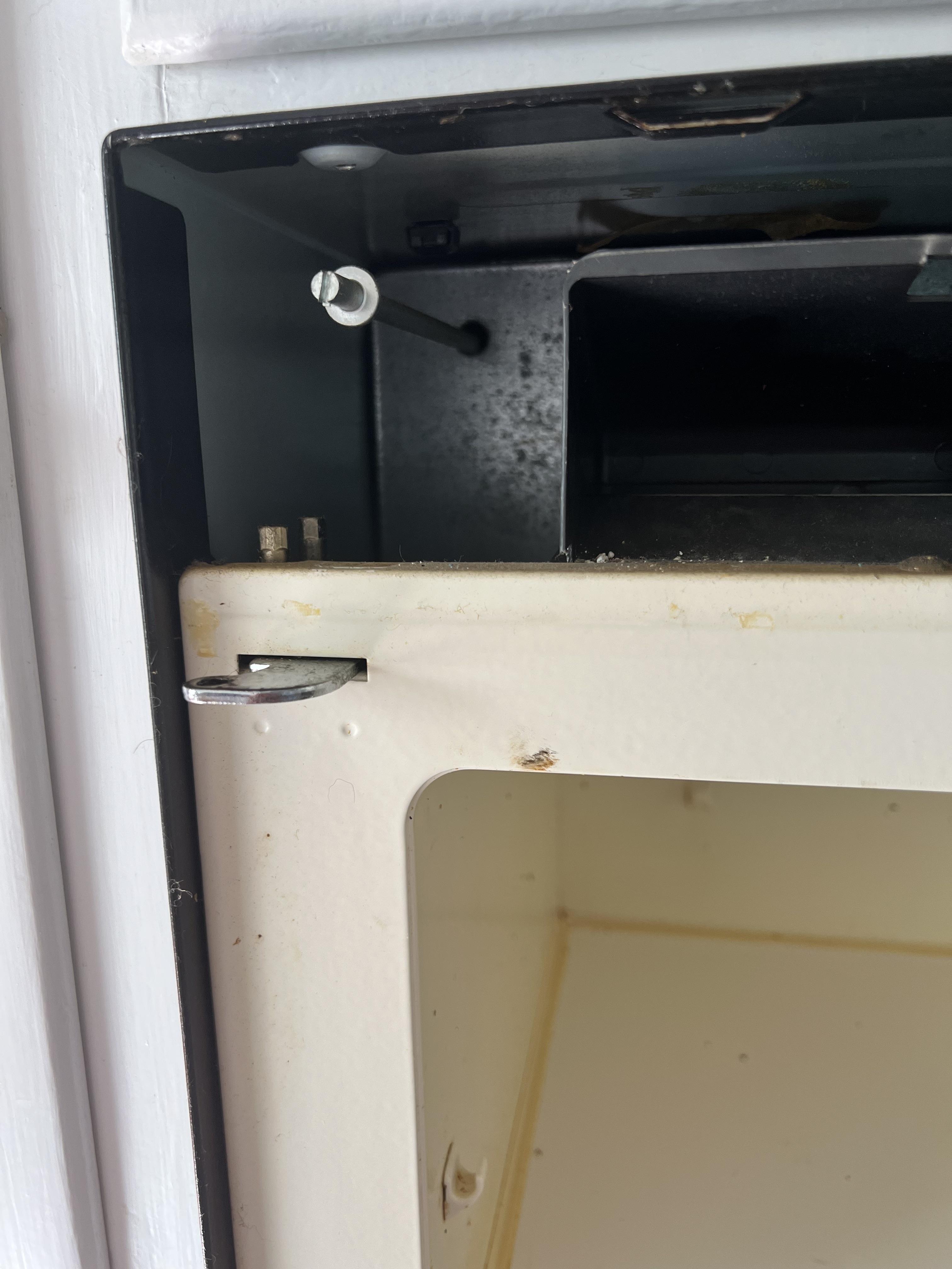 Old GE Spacemaker microwave uninstall | Scrolller