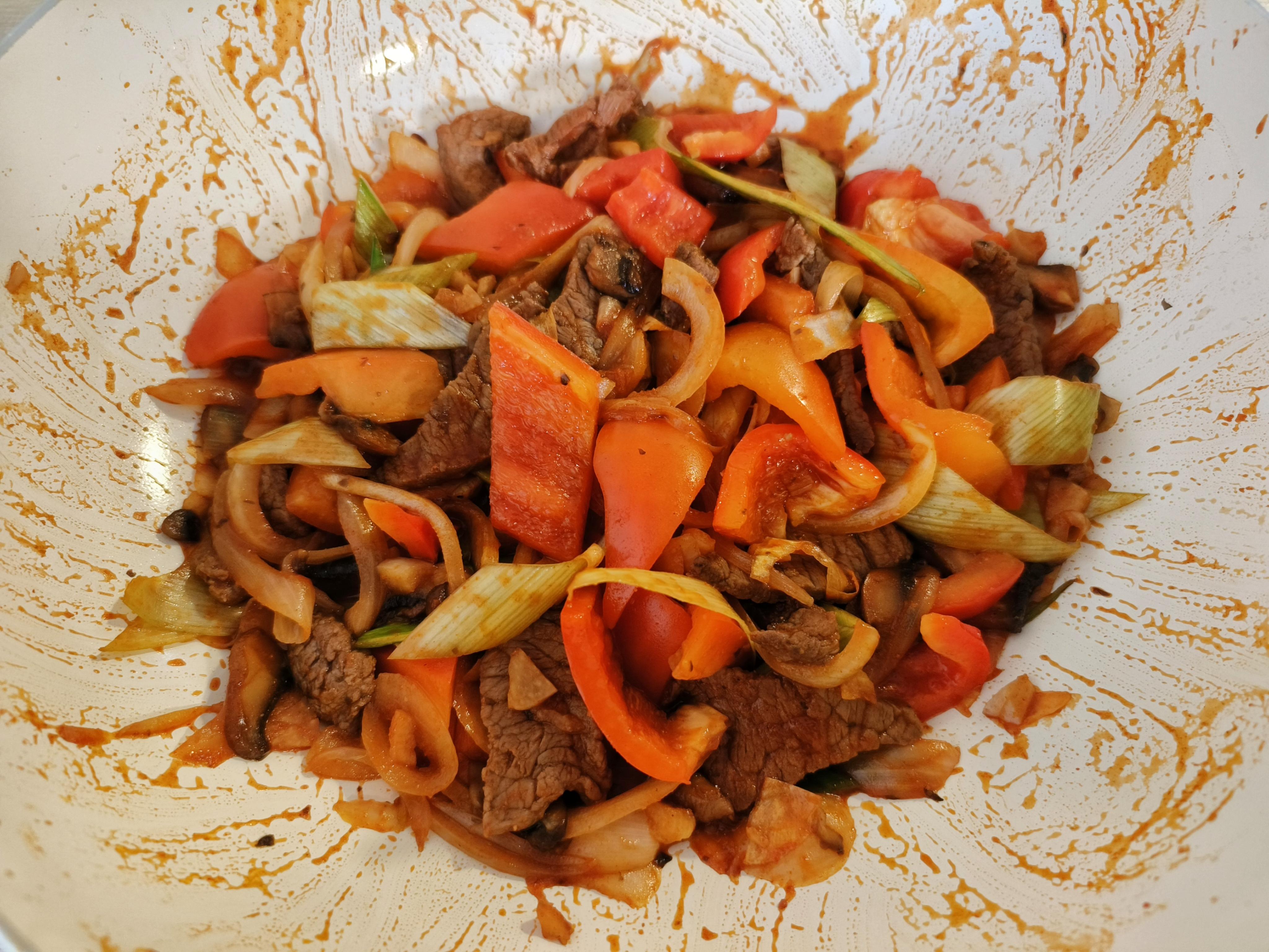 [Homemade] Sweet & Spicy Stir-Fried Beef | Scrolller