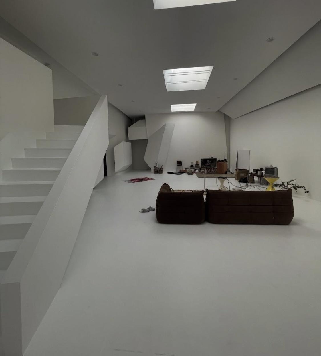 Does anyone recognize this interior | Scrolller