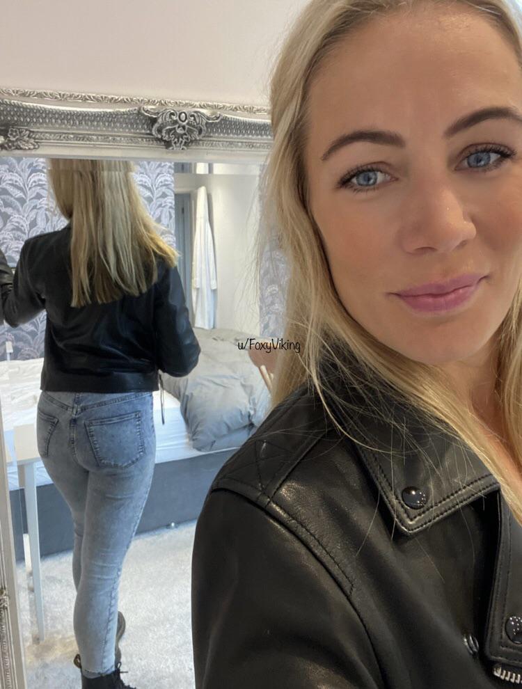 38F. Double sided selfie! 😁 | Scrolller