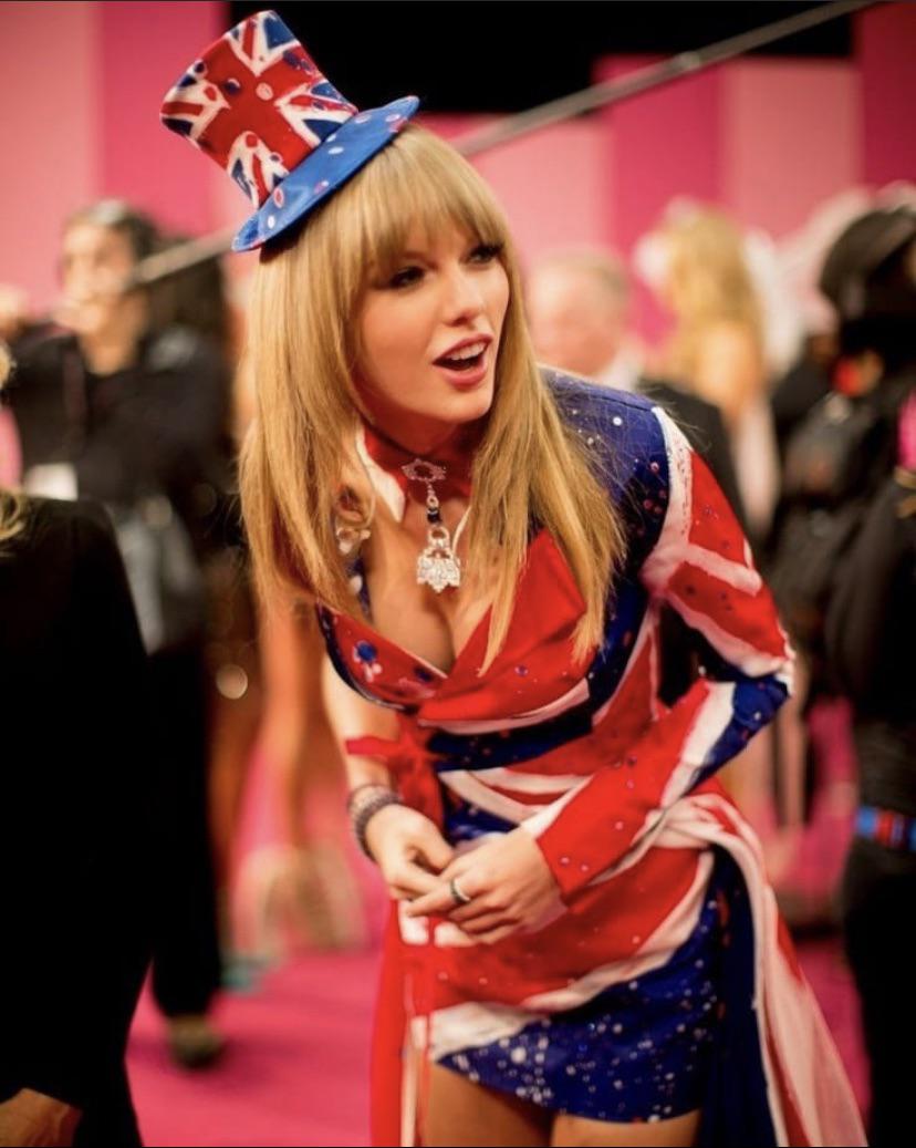 All hail the queen | Scrolller