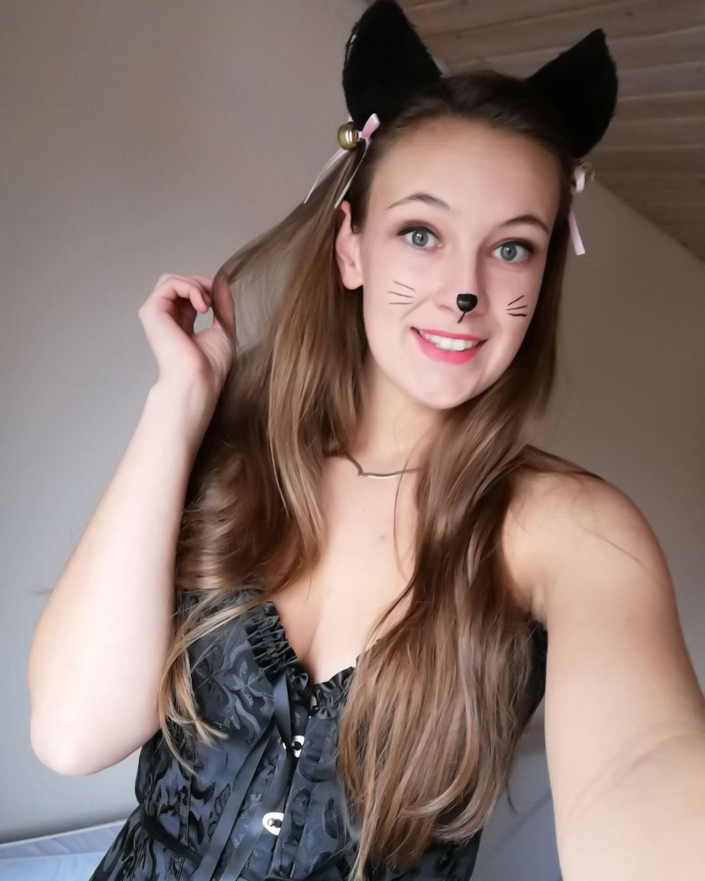 Why did the black cat cross the street? To give you bad lick… uhh luck. | Scrolller