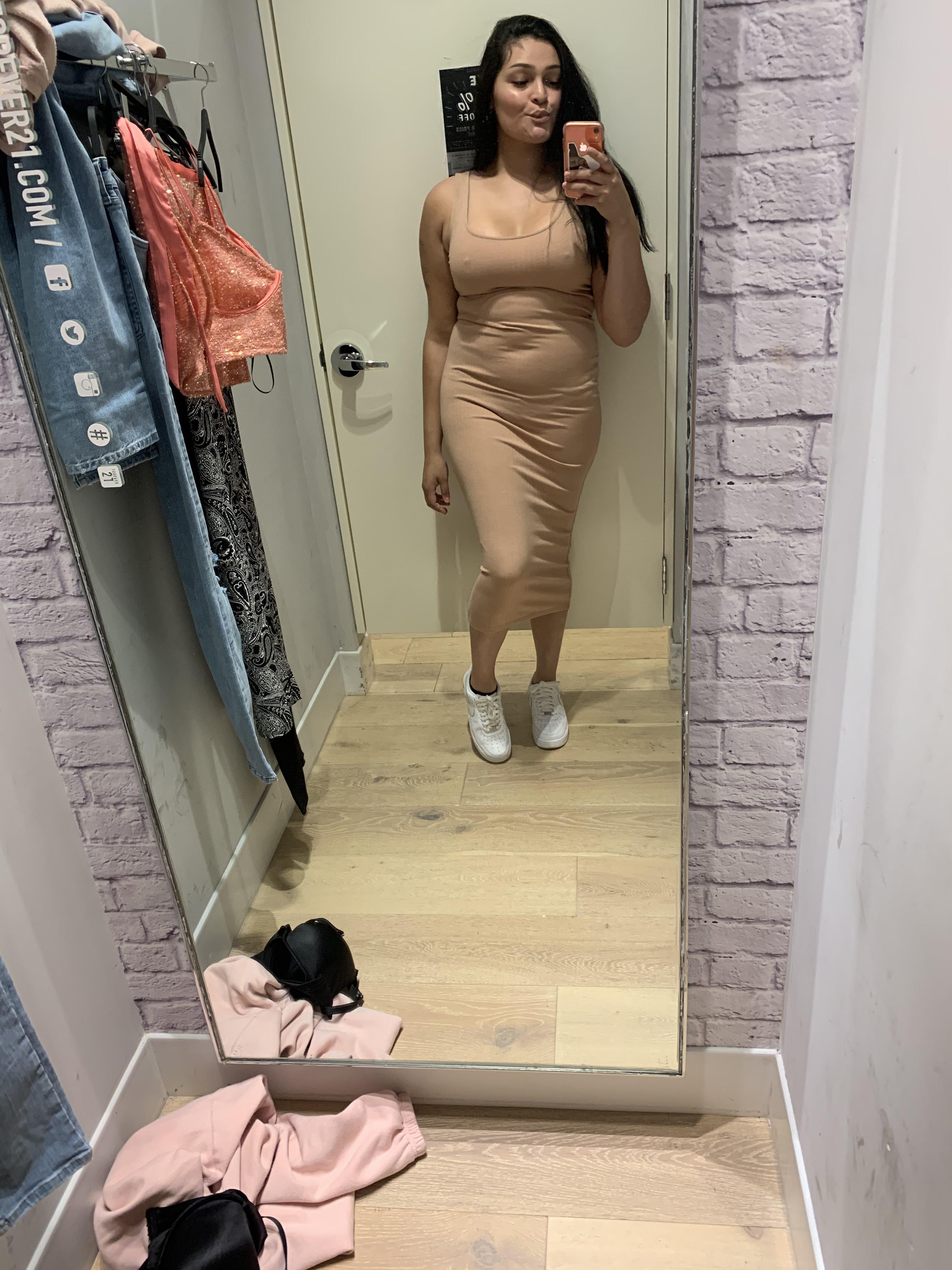 Don’t let your wife catch you staring | Scrolller