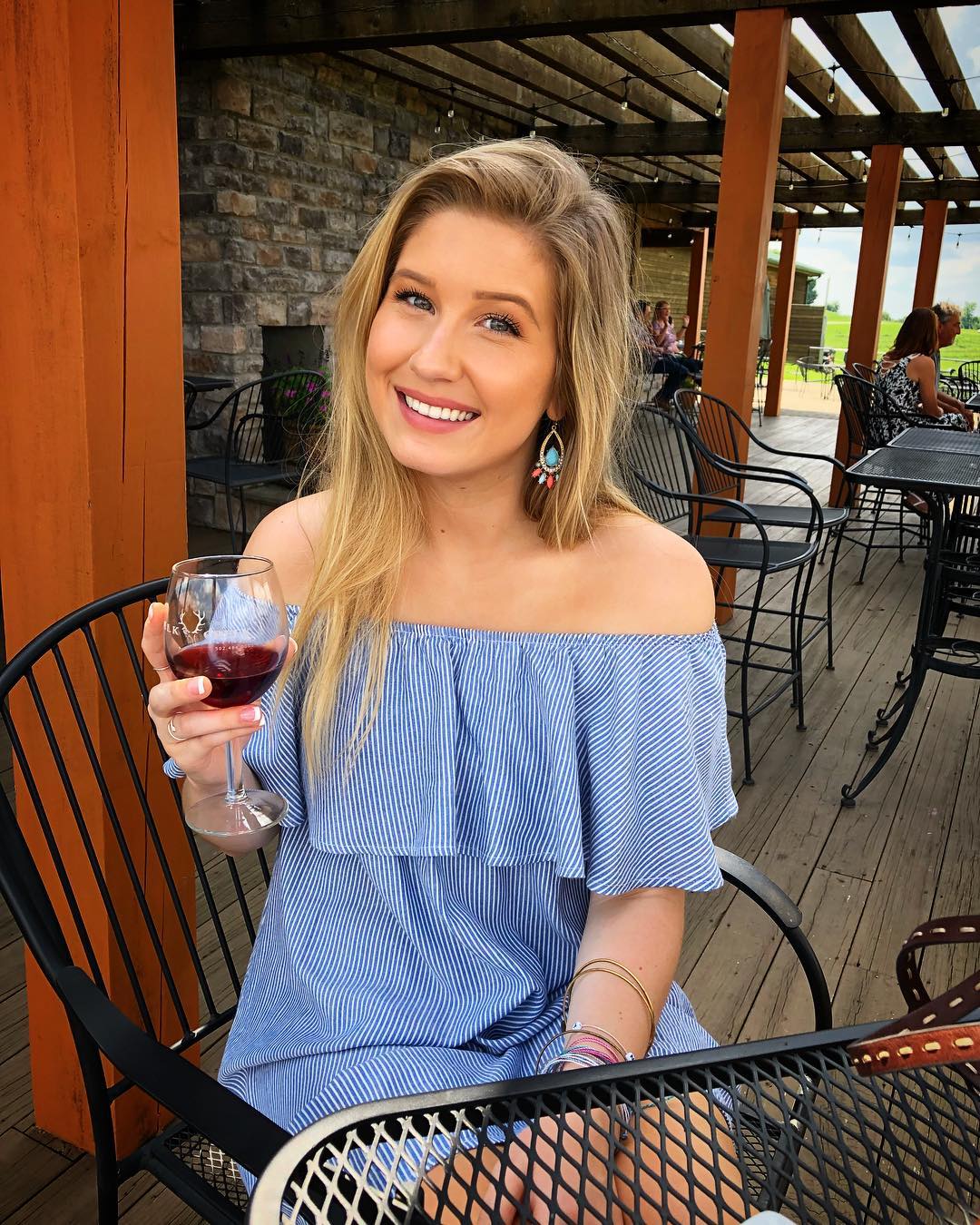 Outdoor Wine & Dine | Scrolller