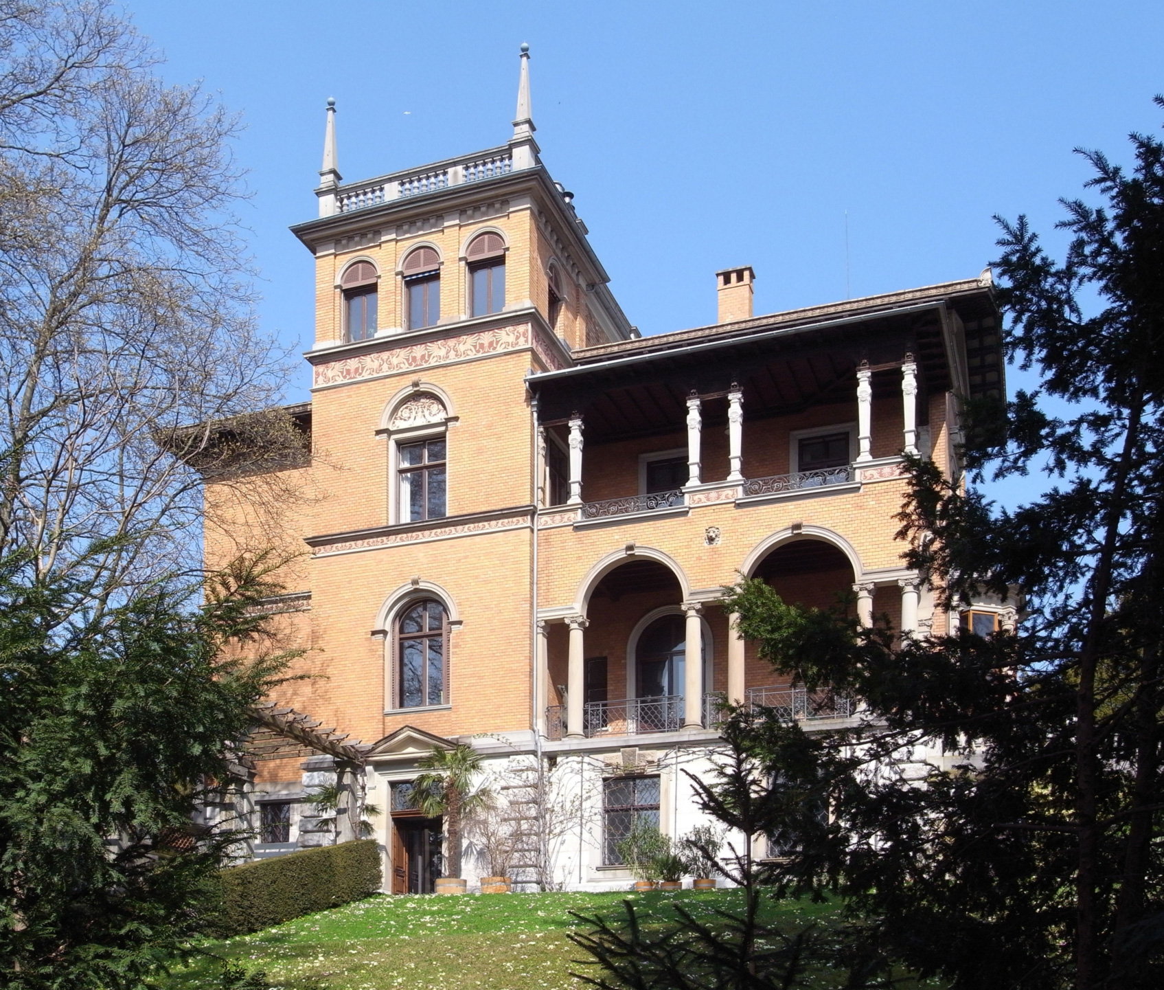 Villa Bleuler | Scrolller