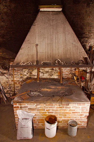 Forge Mustad | Scrolller